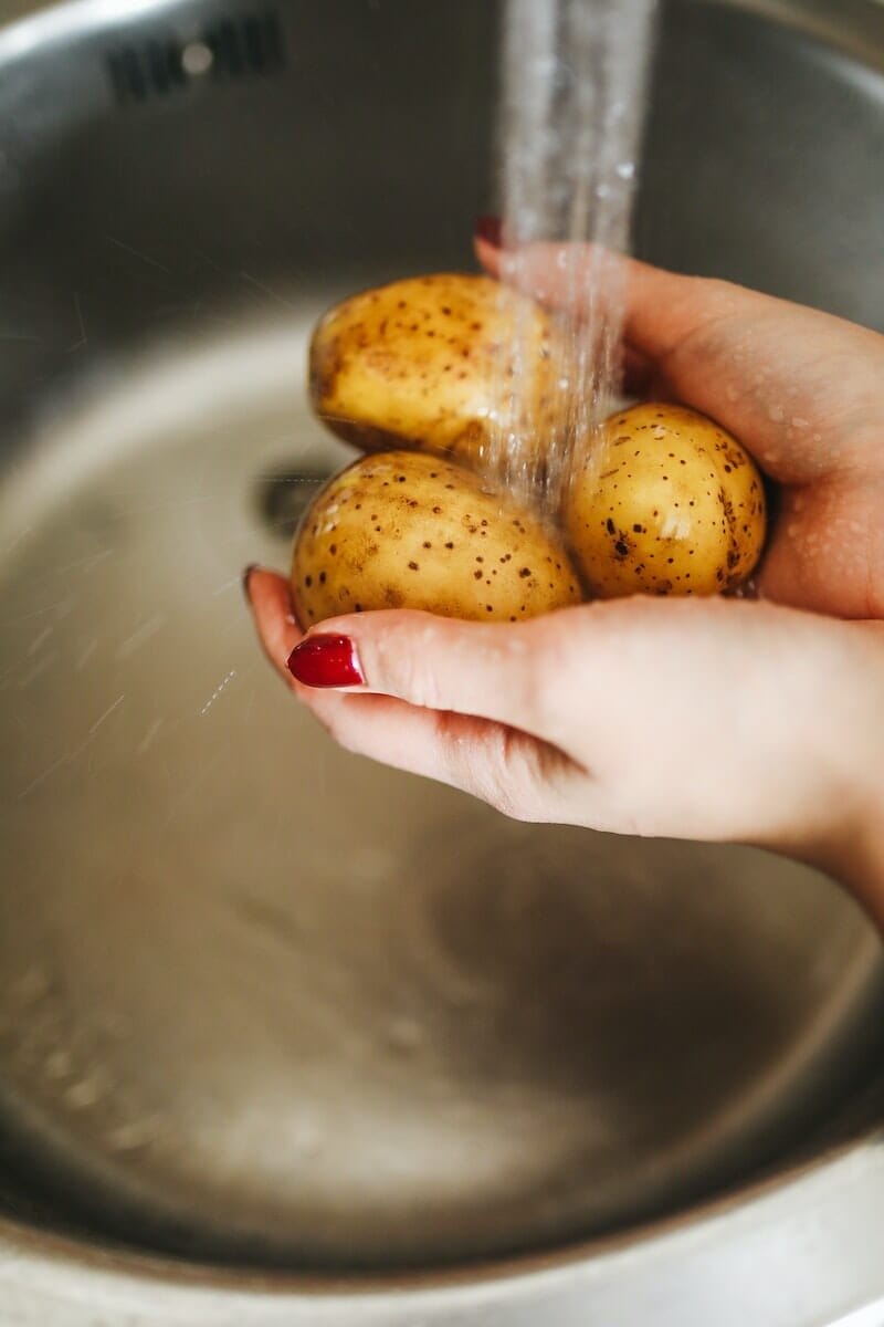 Exactly How to Scrub a Potato (and clean it) - No Fuss Kitchen