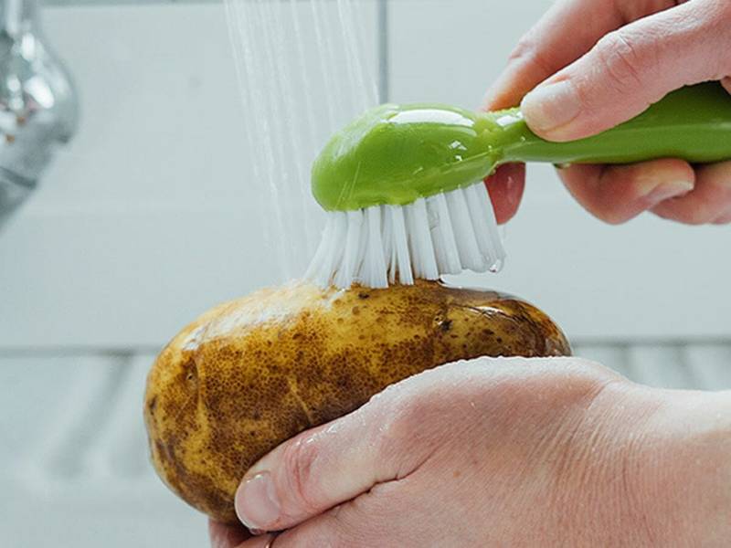 Exactly How to Scrub a Potato (and clean it) - No Fuss Kitchen
