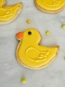 Adorable Decorated Duck Cookies - No Fuss Kitchen