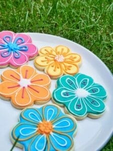 Cute Decorated Flower Cookies with Royal Icing - No Fuss Kitchen